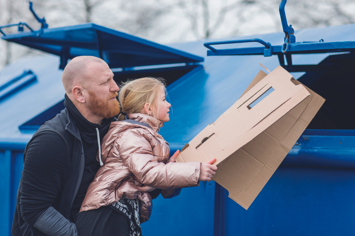 Wertstoffe sammeln Ein Karton besteht zu 80 % aus recyceltem Papier ...