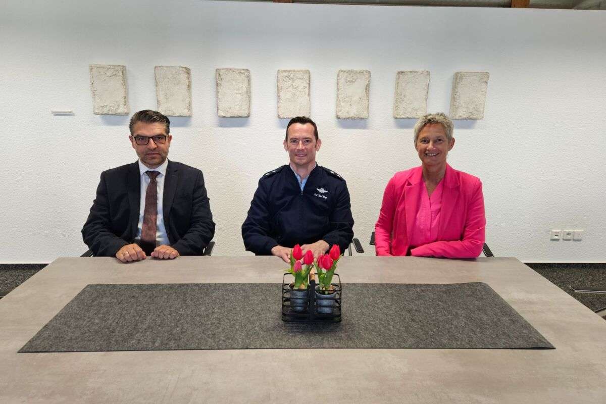 Kaiserslautern - Air Force Kommandeur Paul D. Moga war im Rathaus zu ...