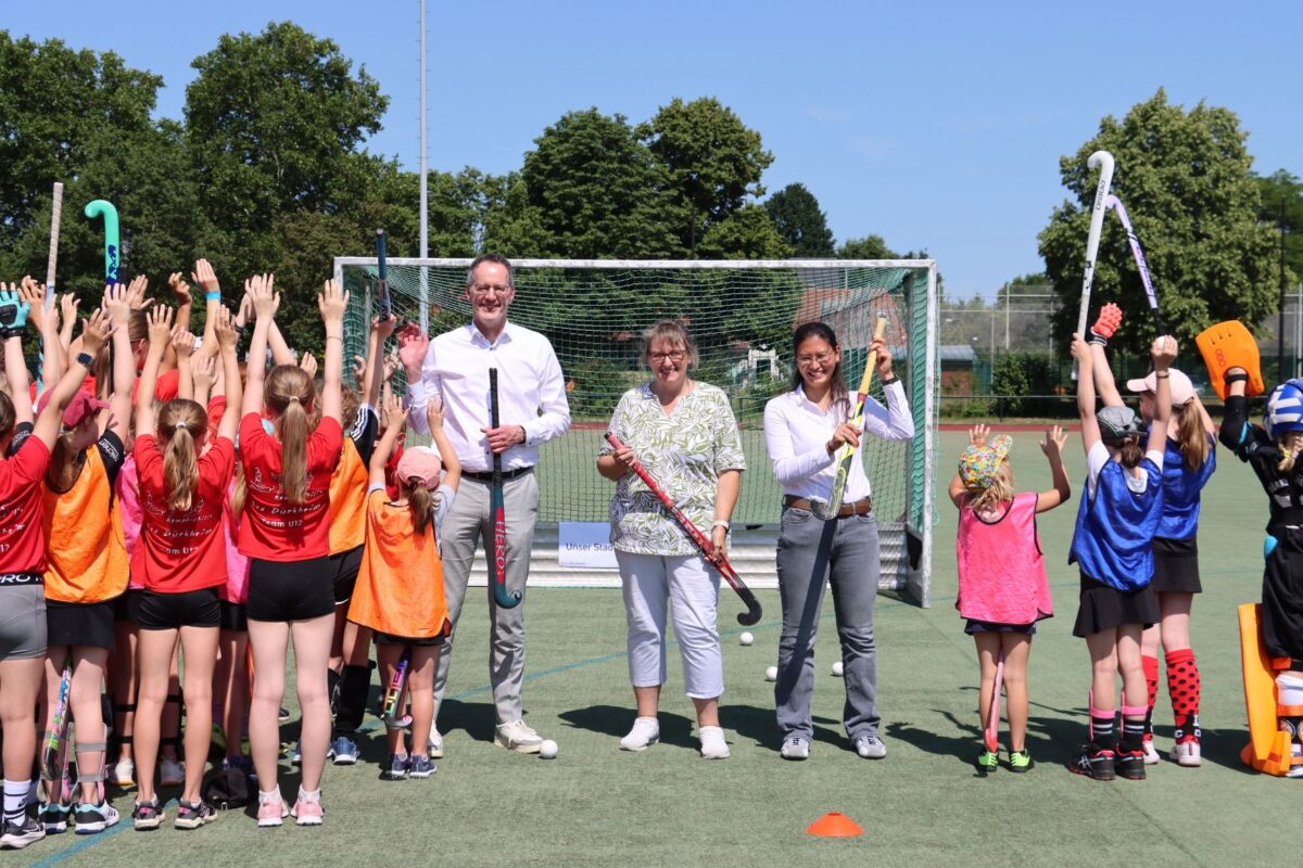 Bad Dürkheim - Förderbescheid übergeben: Stadion Trift wird fit für die ...